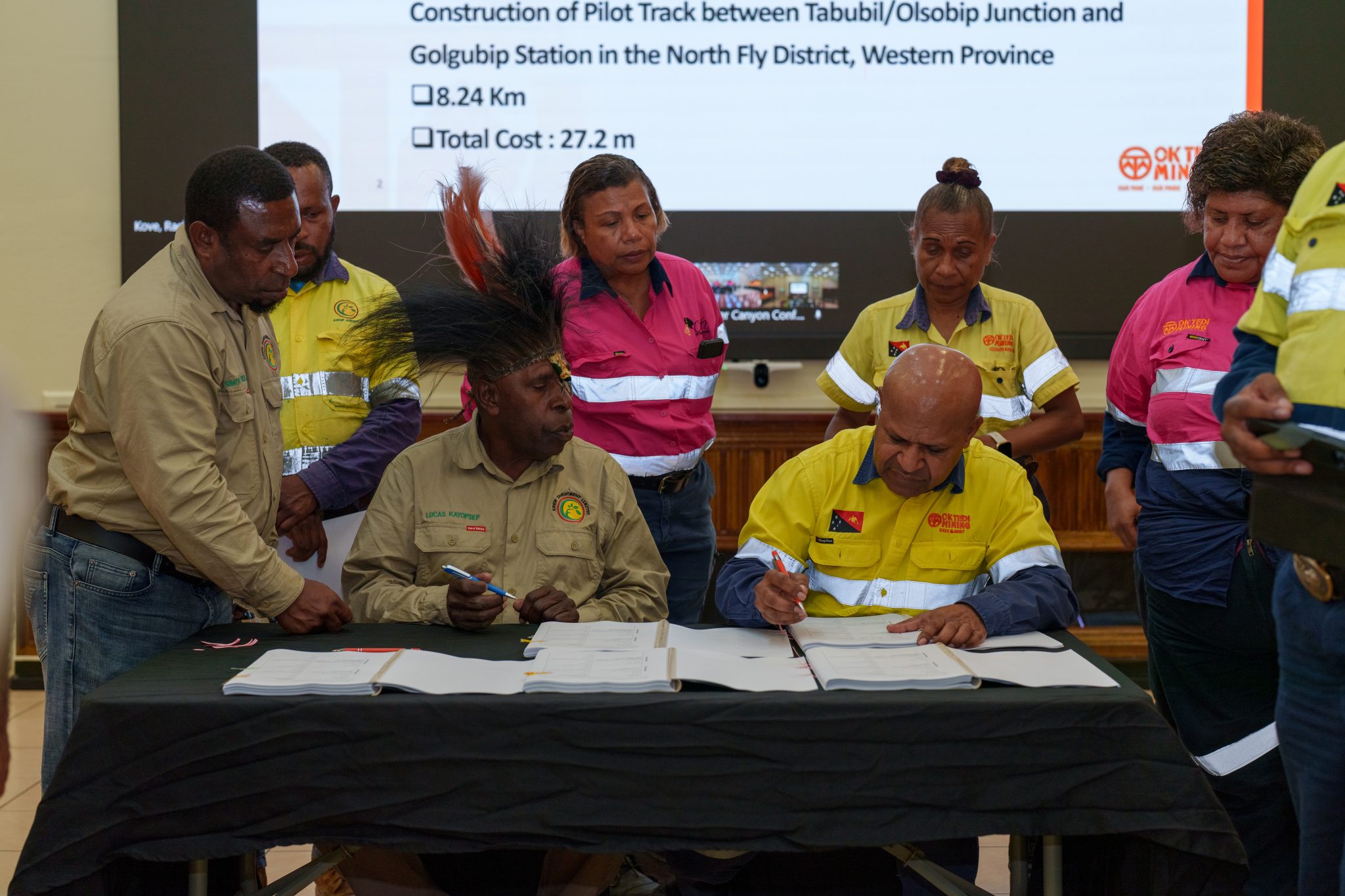 Ok Tedi signs pilot road construction project for Tabubil/Olsobip ...